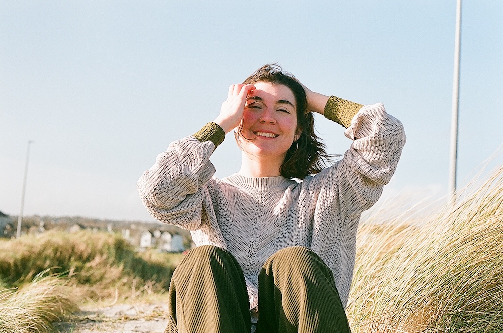 Elle León Gallagher unveils new album 'A Chara' - The Indie Grid